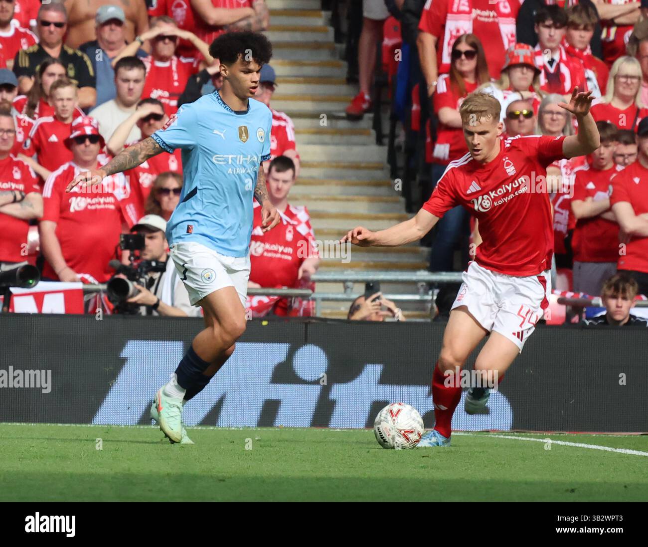 London, UK. 27th Apr, 2025. Nico O'Reilly of Manchester City and Zach ...