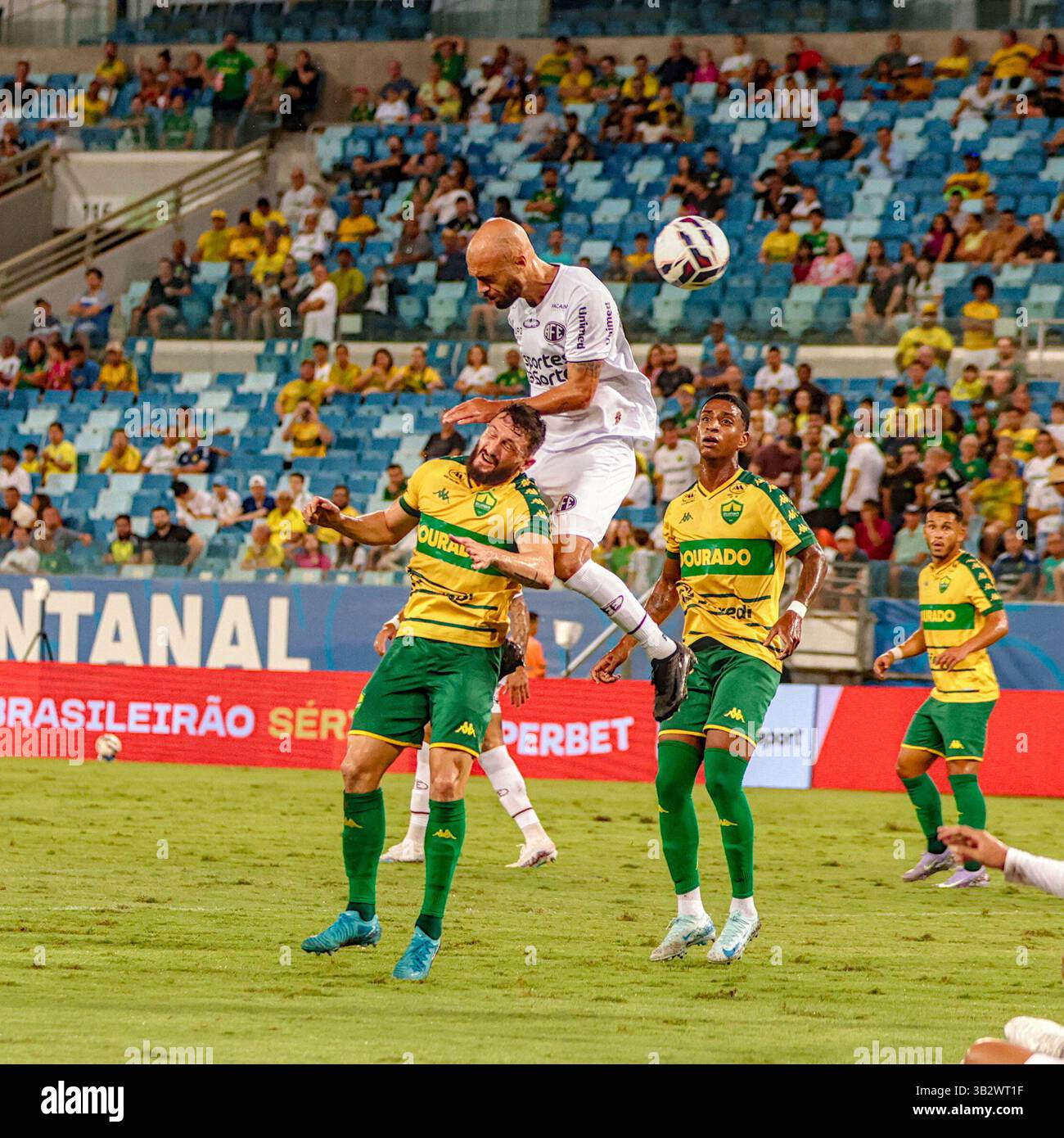 CUIABÁ, MT, USA. 27th Apr, 2025. CUIABA X FERROVIARIA - Game between Cuiaba and Ferroviaria ...