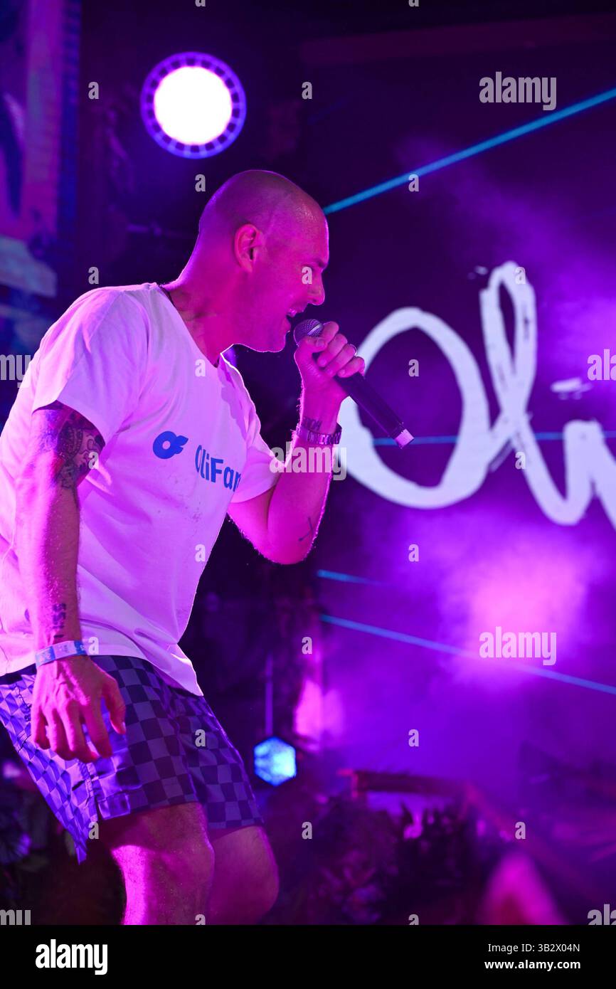 Bild zeigt: Auftritt des Sängers Oli P. beim Megapark Opening 2025, 27.04.2025, Playa de Palma ...