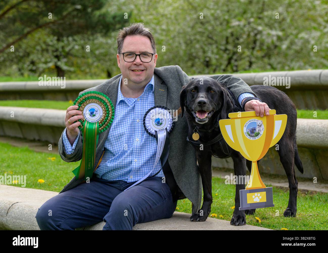 EDITORIAL USE ONLY The 'pawblic' vote winner, Craig Hoy MSP with Roma ...