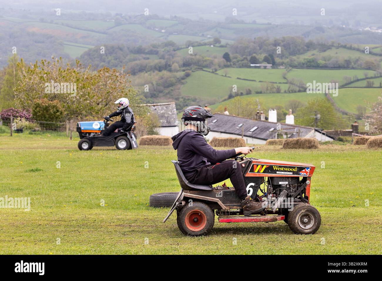 Ready, Steady MOW ! Lawn mower racing at the 2025 Mower Mayhem event at ...