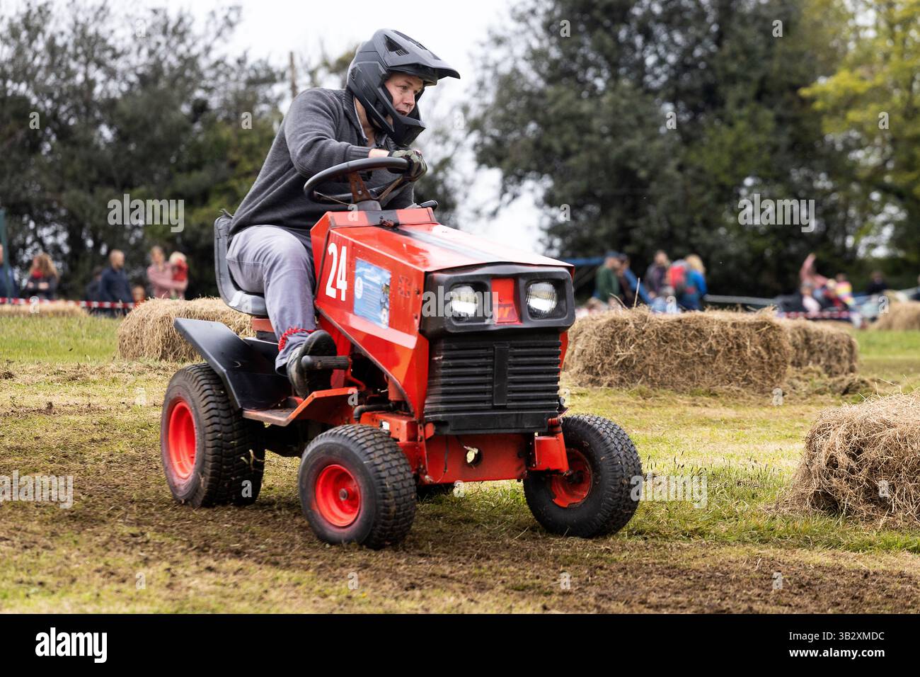Ready, Steady MOW ! Lawn mower racing at the 2025 Mower Mayhem event at ...