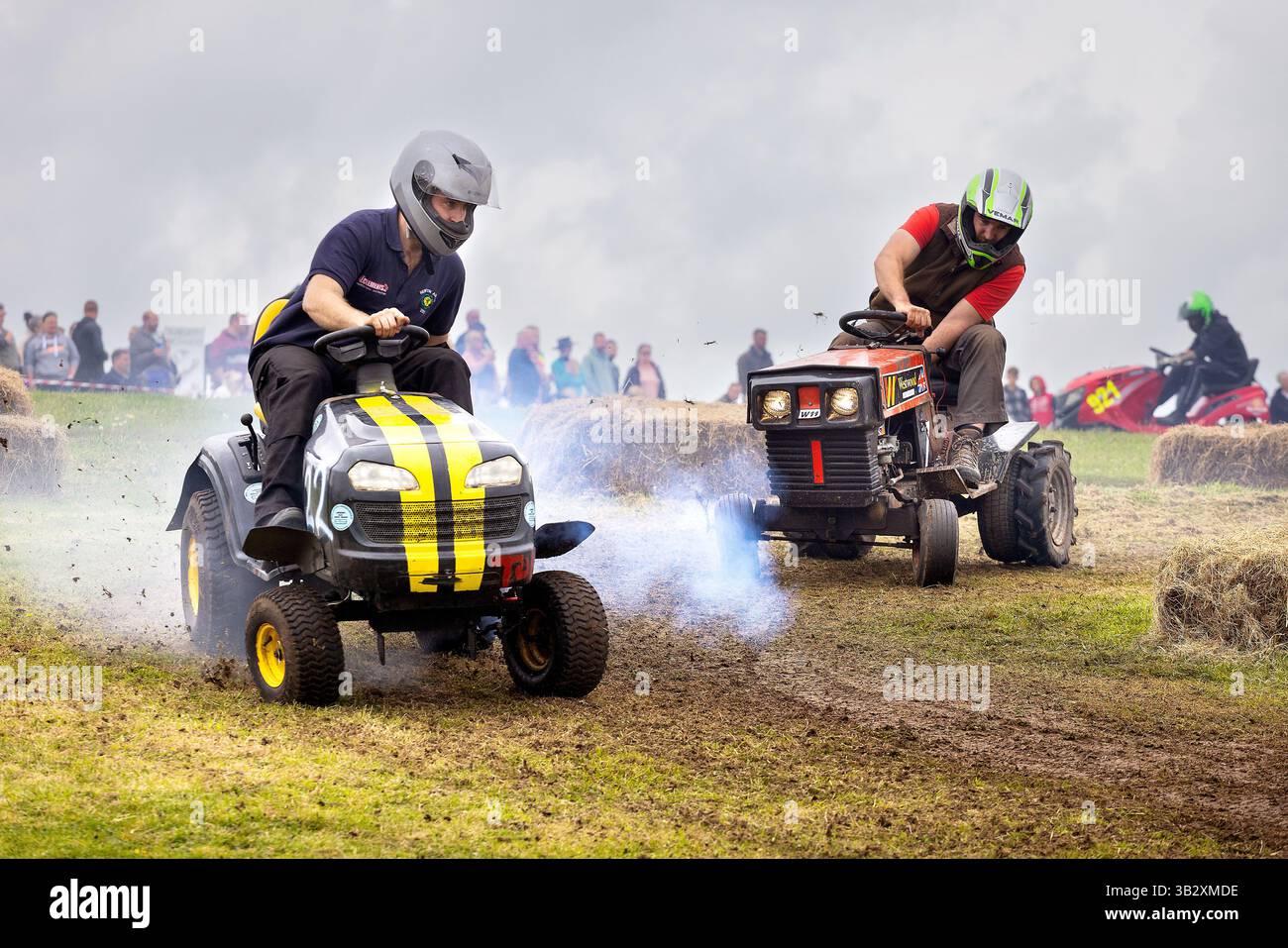 Ready, Steady MOW ! Lawn mower racing at the 2025 Mower Mayhem event at ...