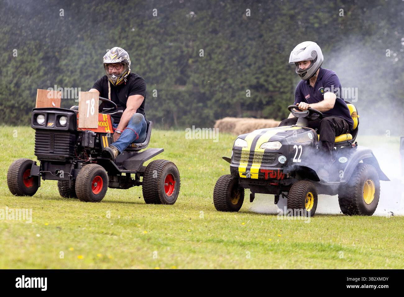 Ready, Steady MOW ! Lawn mower racing at the 2025 Mower Mayhem event at ...