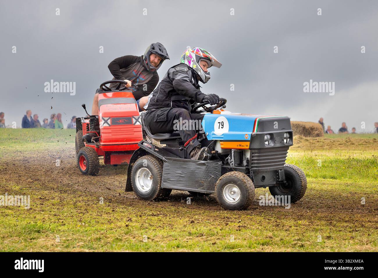 Ready, Steady MOW ! Lawn mower racing at the 2025 Mower Mayhem event at ...