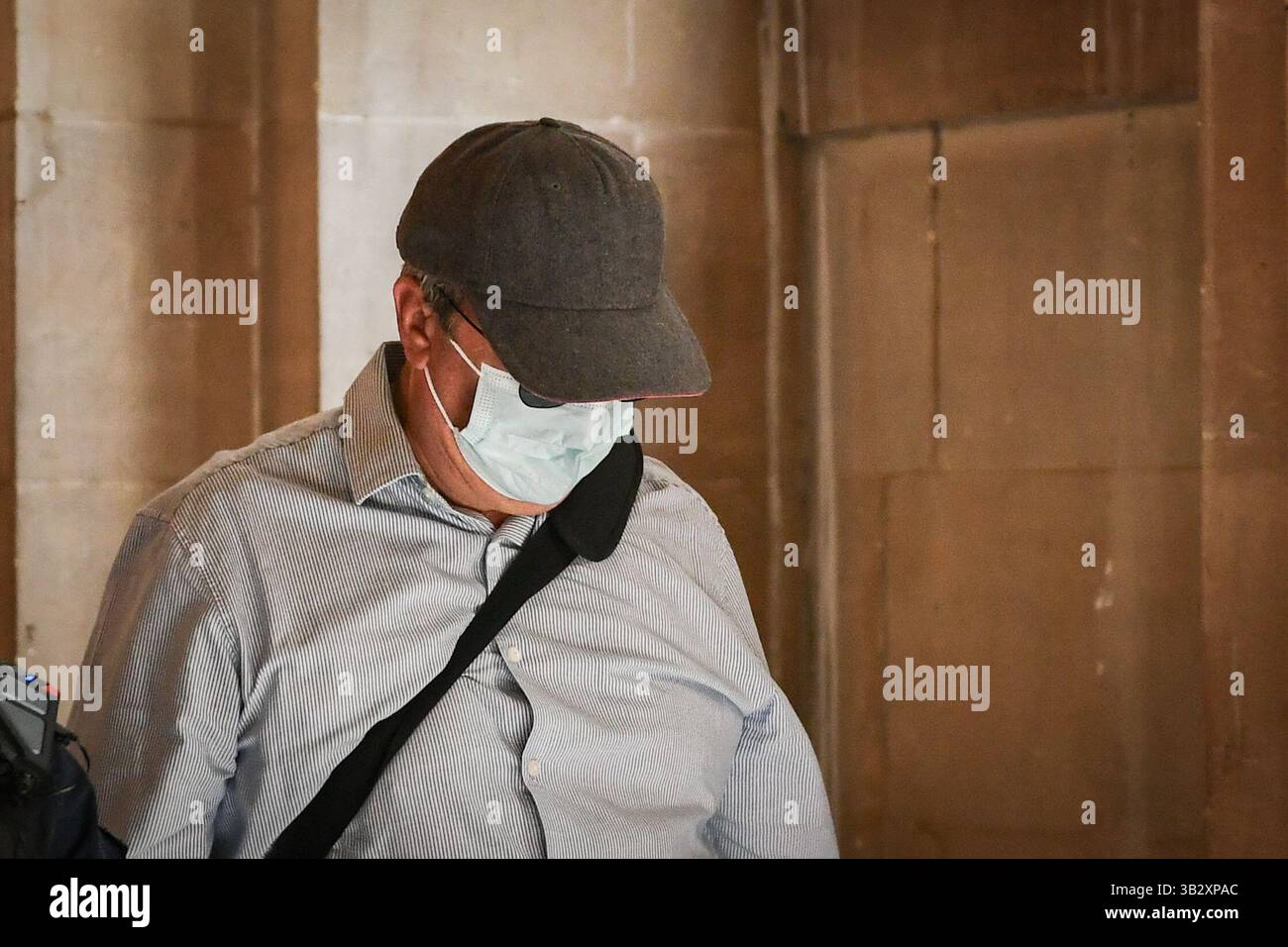 Paris, France. 28th Apr, 2025. An accused arrives at the Paris ...