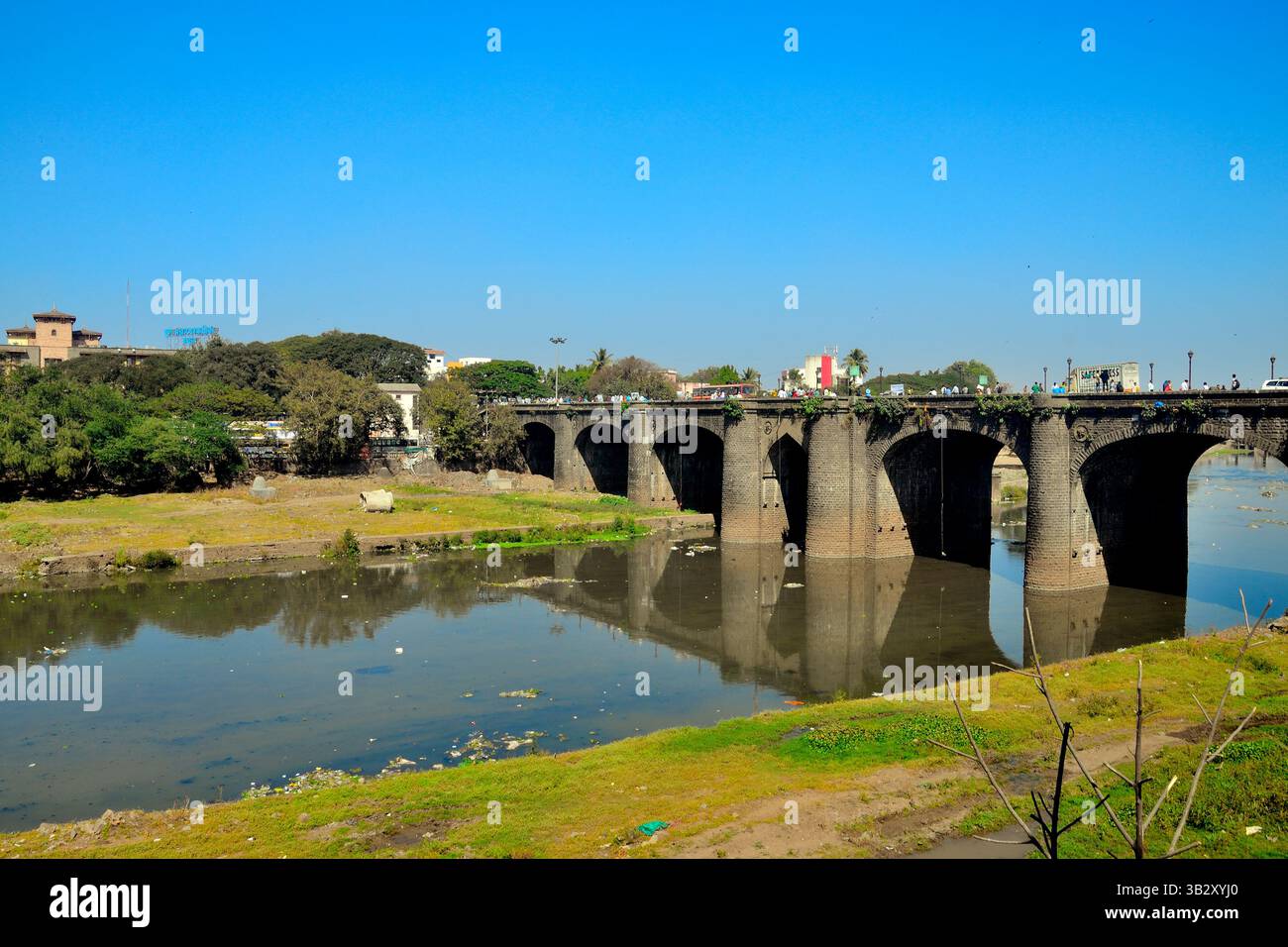 Partial view of the Nava pool (Shivaji bridge) on Mula river and in ...