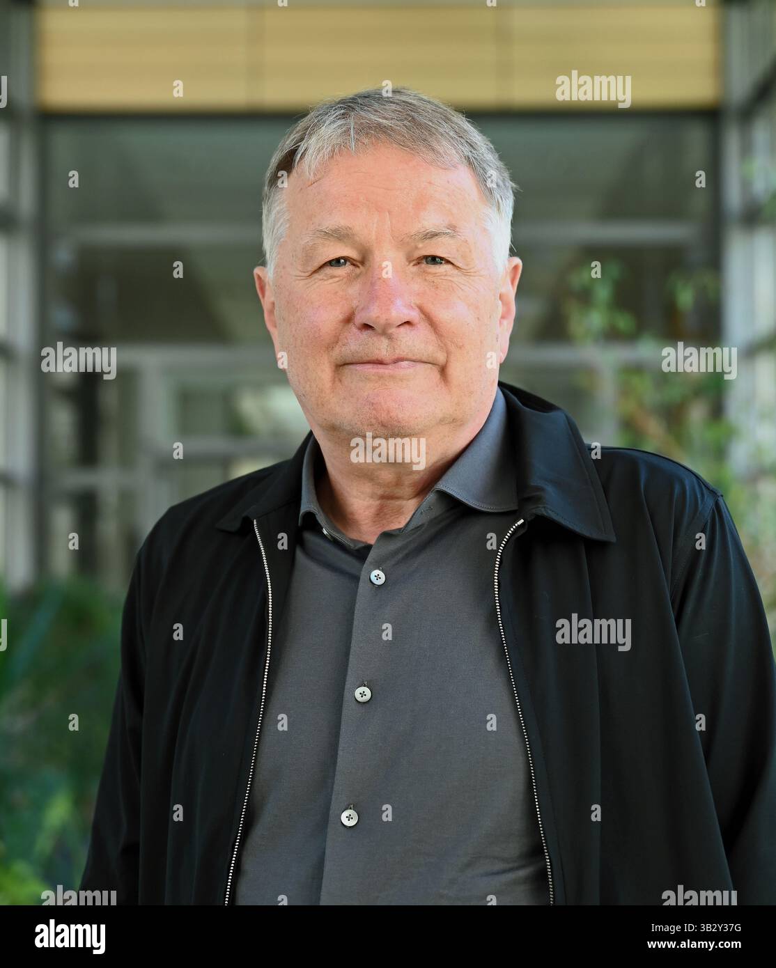 Leipzig, Germany. 28th Apr, 2025. Actor Thomas Rühmann stands in a ...
