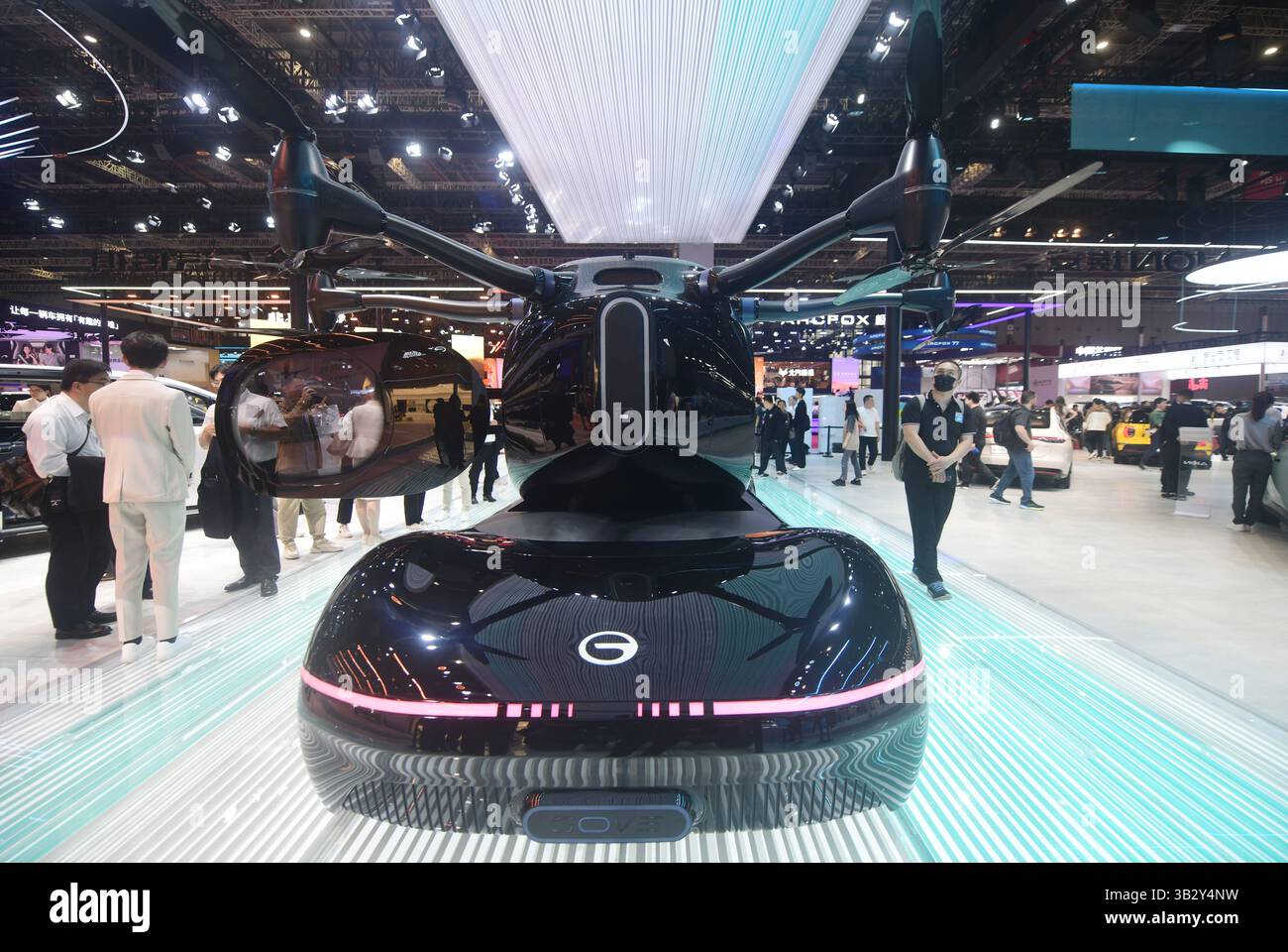Visitors visited GAC Group's flying car "GOVE" at the 2025 Shanghai ...