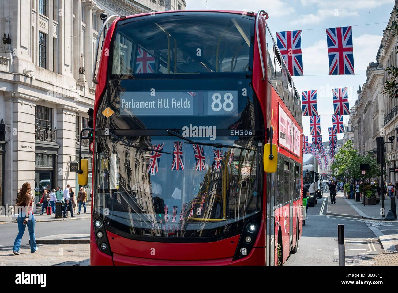 Ve day 80th anniversary celebrations hi-res stock photography and ...