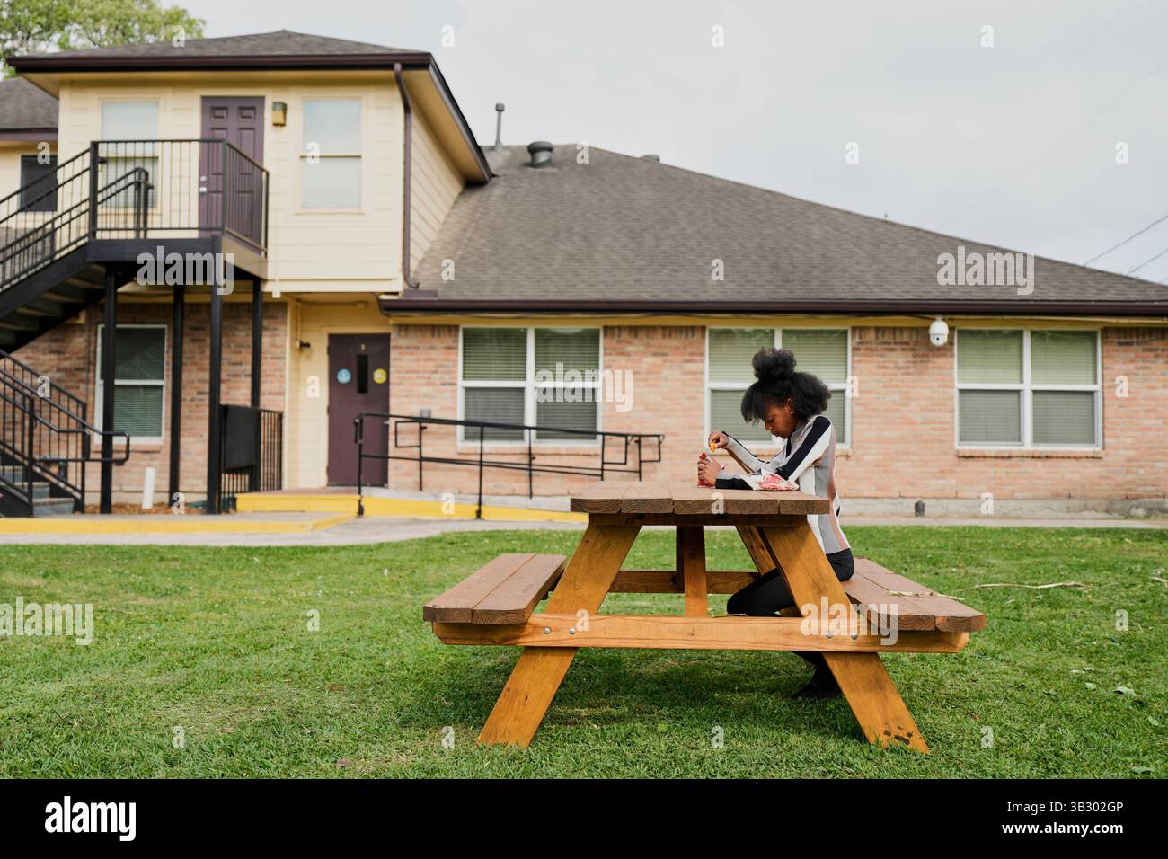 Mackenzie Holmes, 10, eats a snack at Mission of Yahweh women's shelter ...