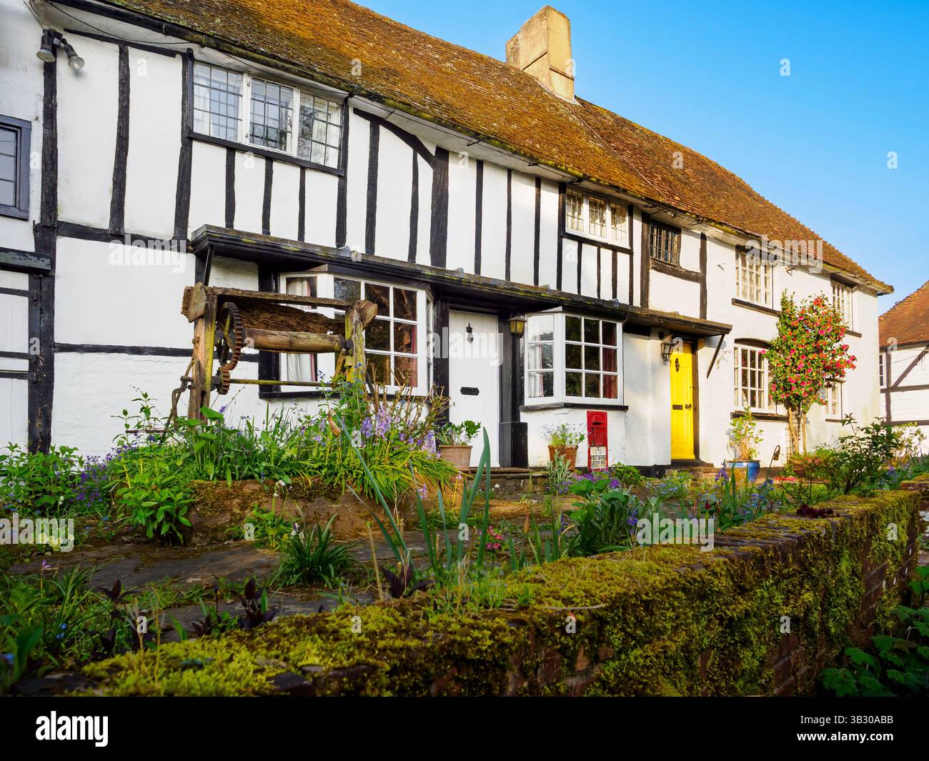 Old 17th-century post house cottage, Thakeham, West Sussex UK Stock ...