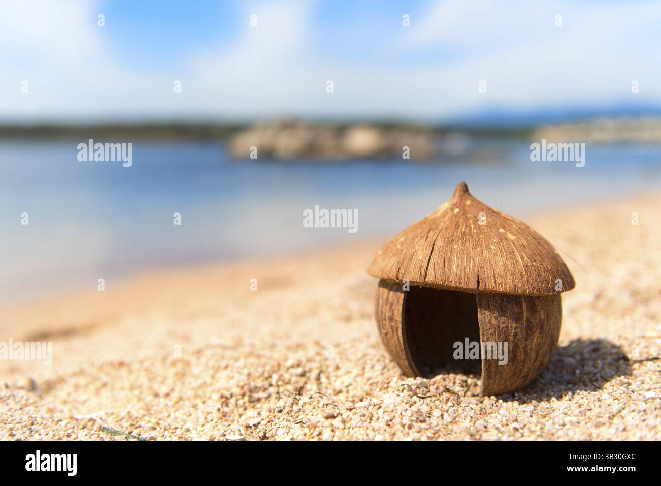 Coconut huts hi-res stock photography and images - Alamy