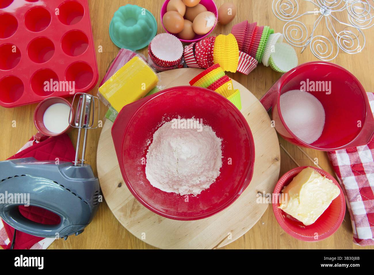Baking cupcakes with metal form and paper models Stock Photo - Alamy