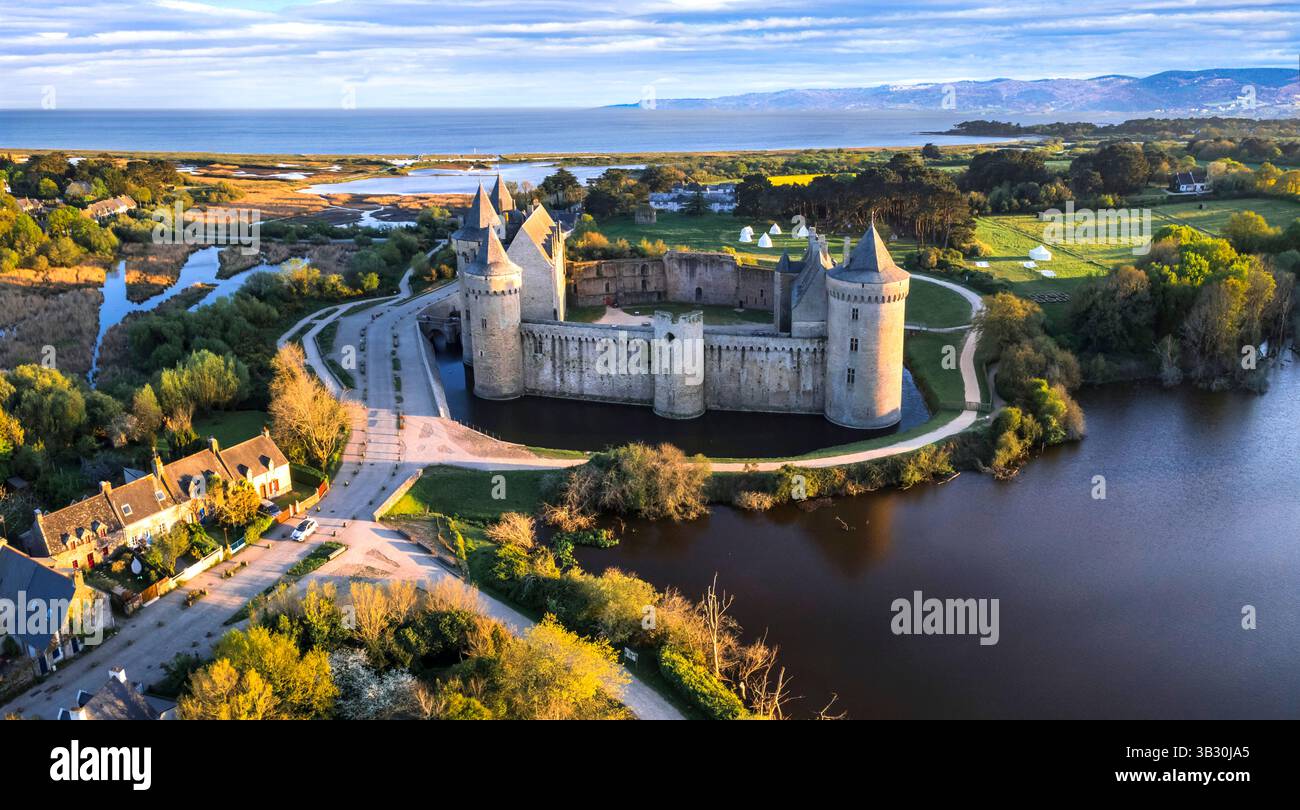 Most beautiful medieval french castles - amazing chateau de Suscinio ...