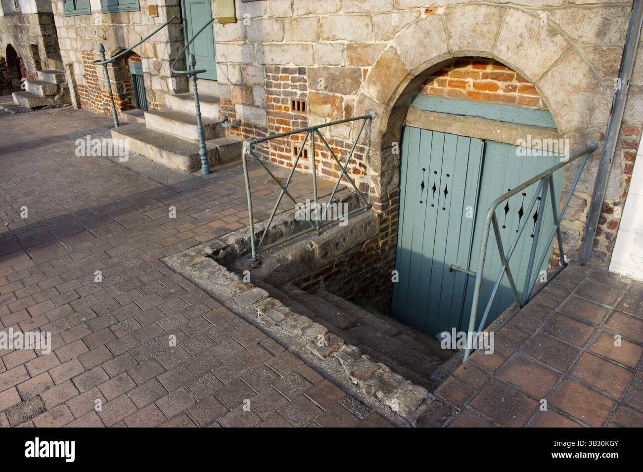 Old cellar steps hi-res stock photography and images - Alamy