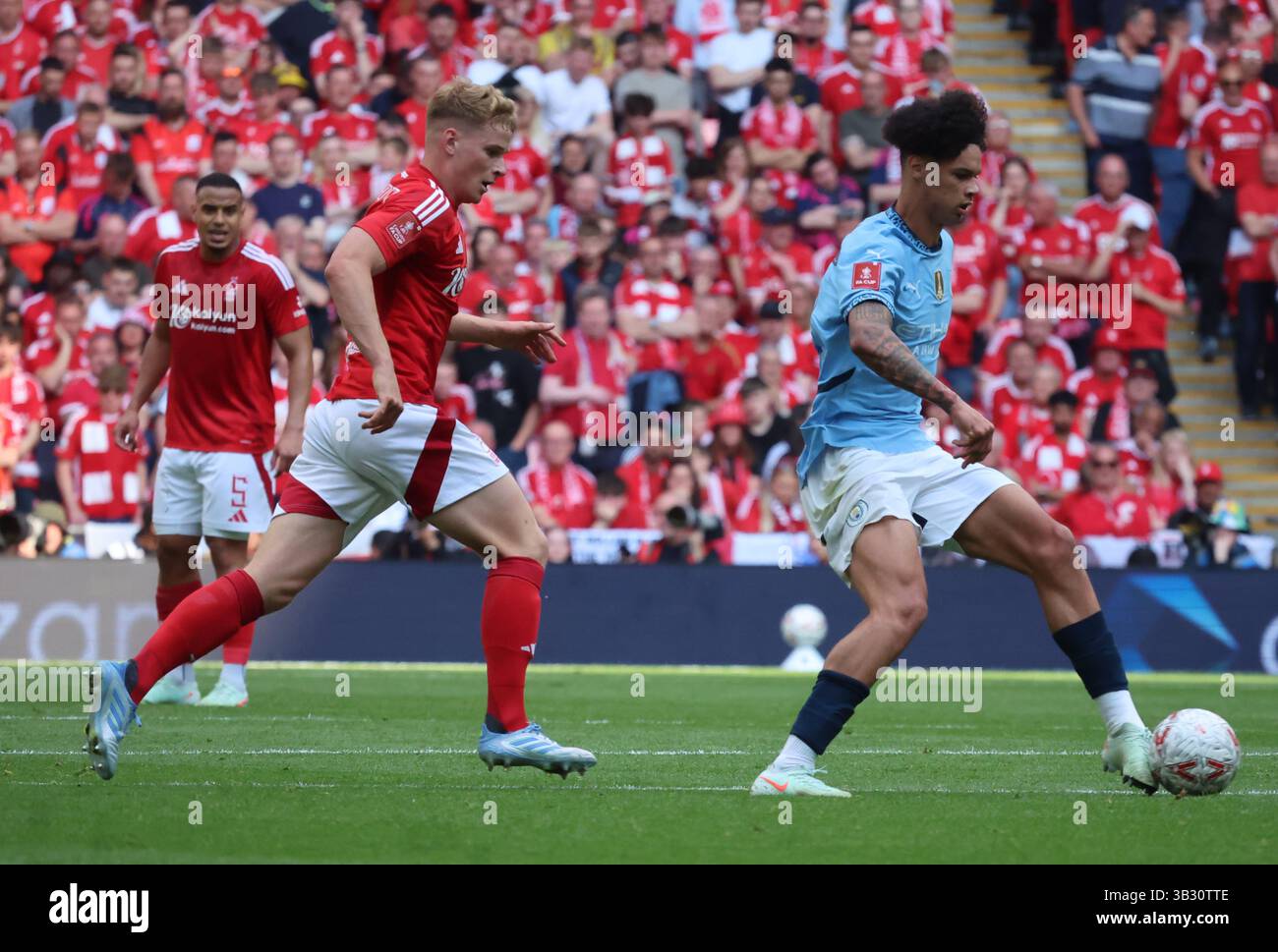 London, UK. 27th Apr, 2025. Nico O'Reilly of Manchester City and Zach ...