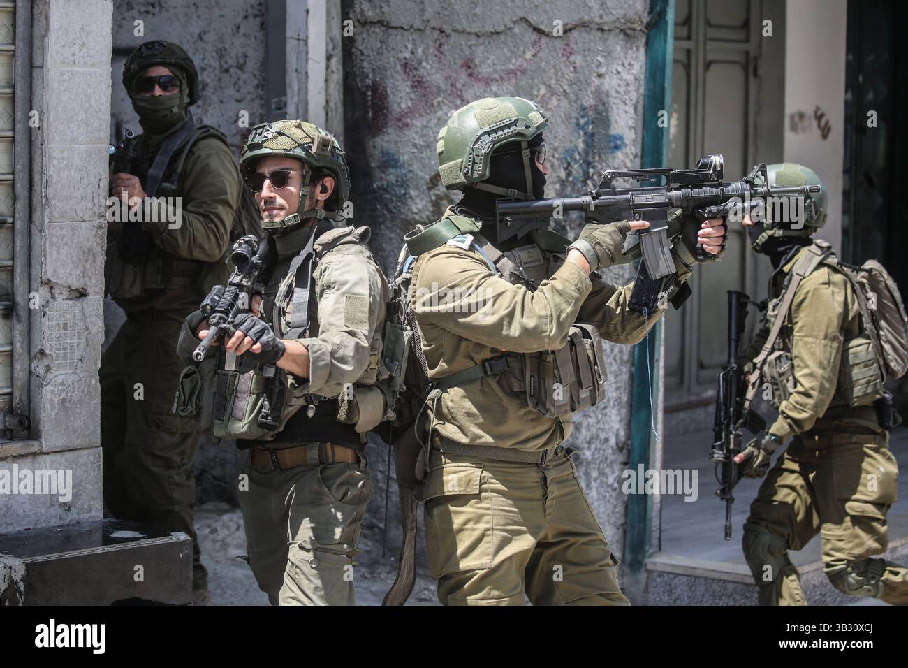 Israeli soldiers take positions during a raid on the Al-Ain refugee ...