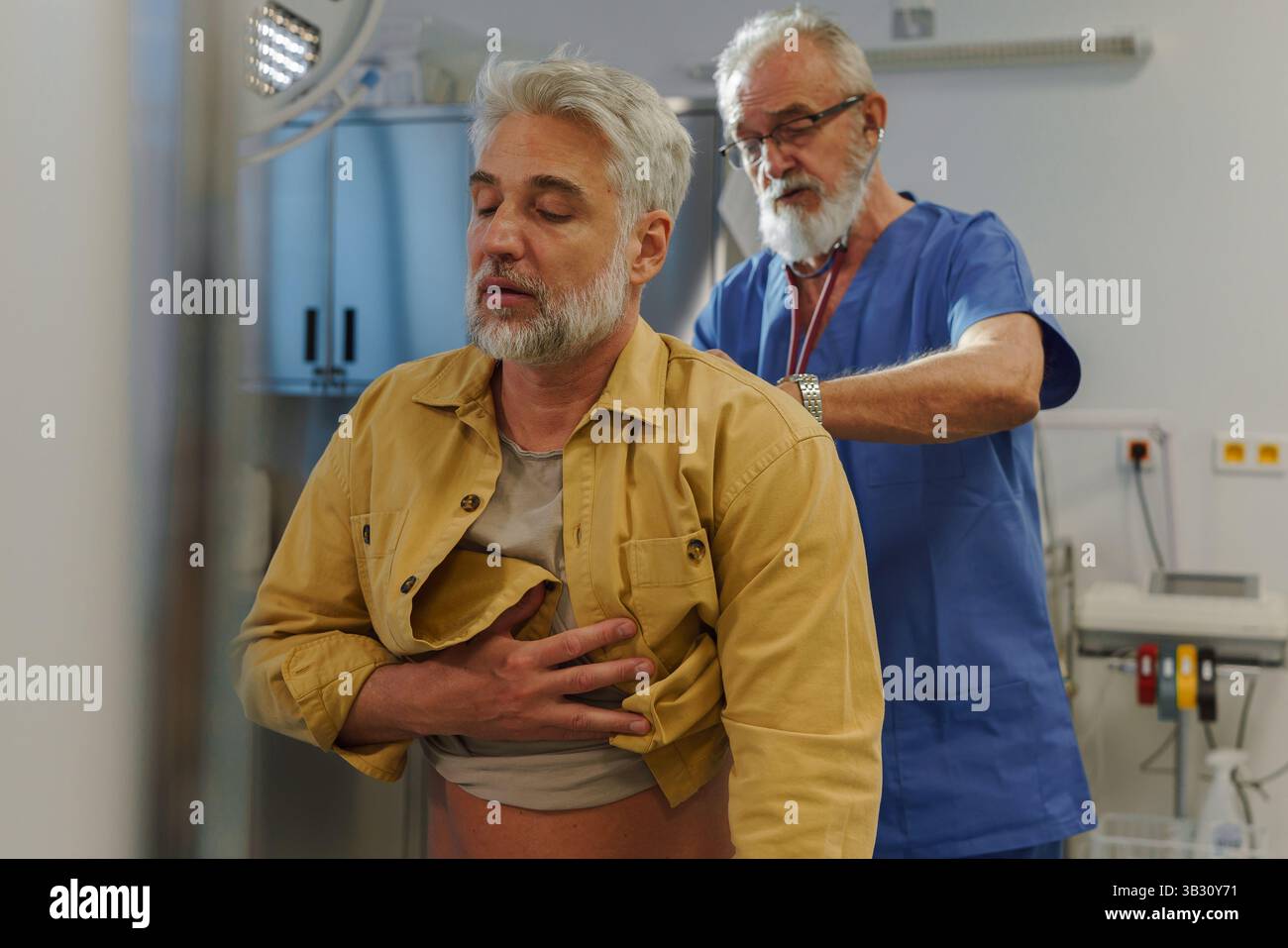 Doctor examining patient, listening to breathing with stethoscope Stock ...