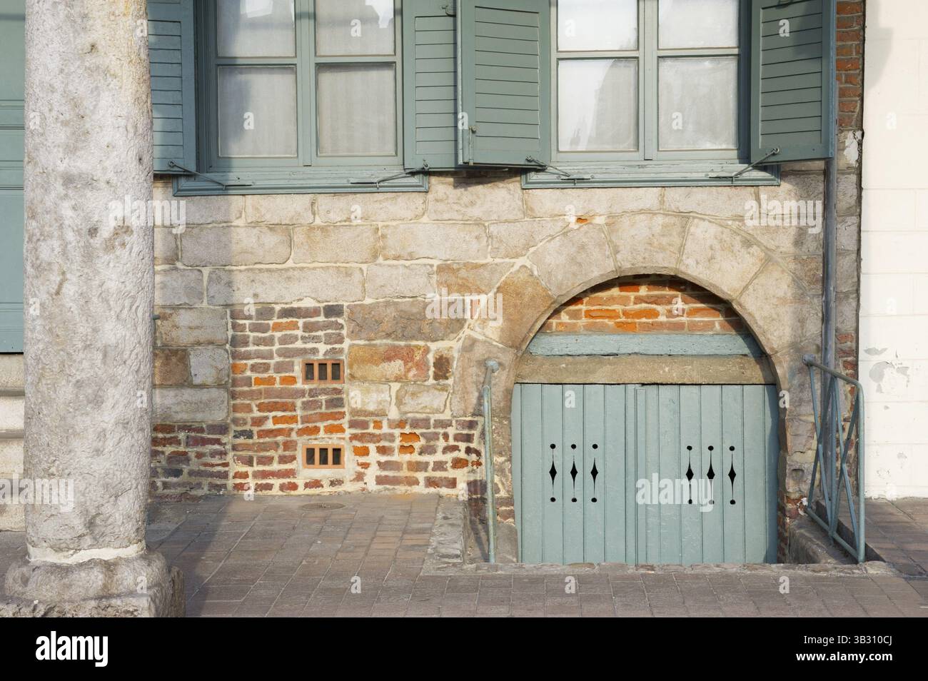 Old basement with steps outdoor Stock Photo - Alamy