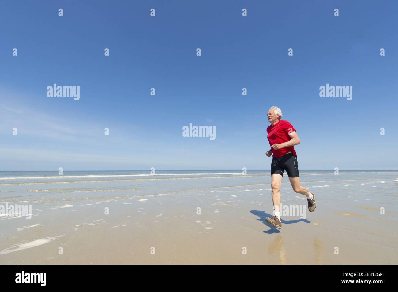 Elder man running at the beach Stock Photo - Alamy