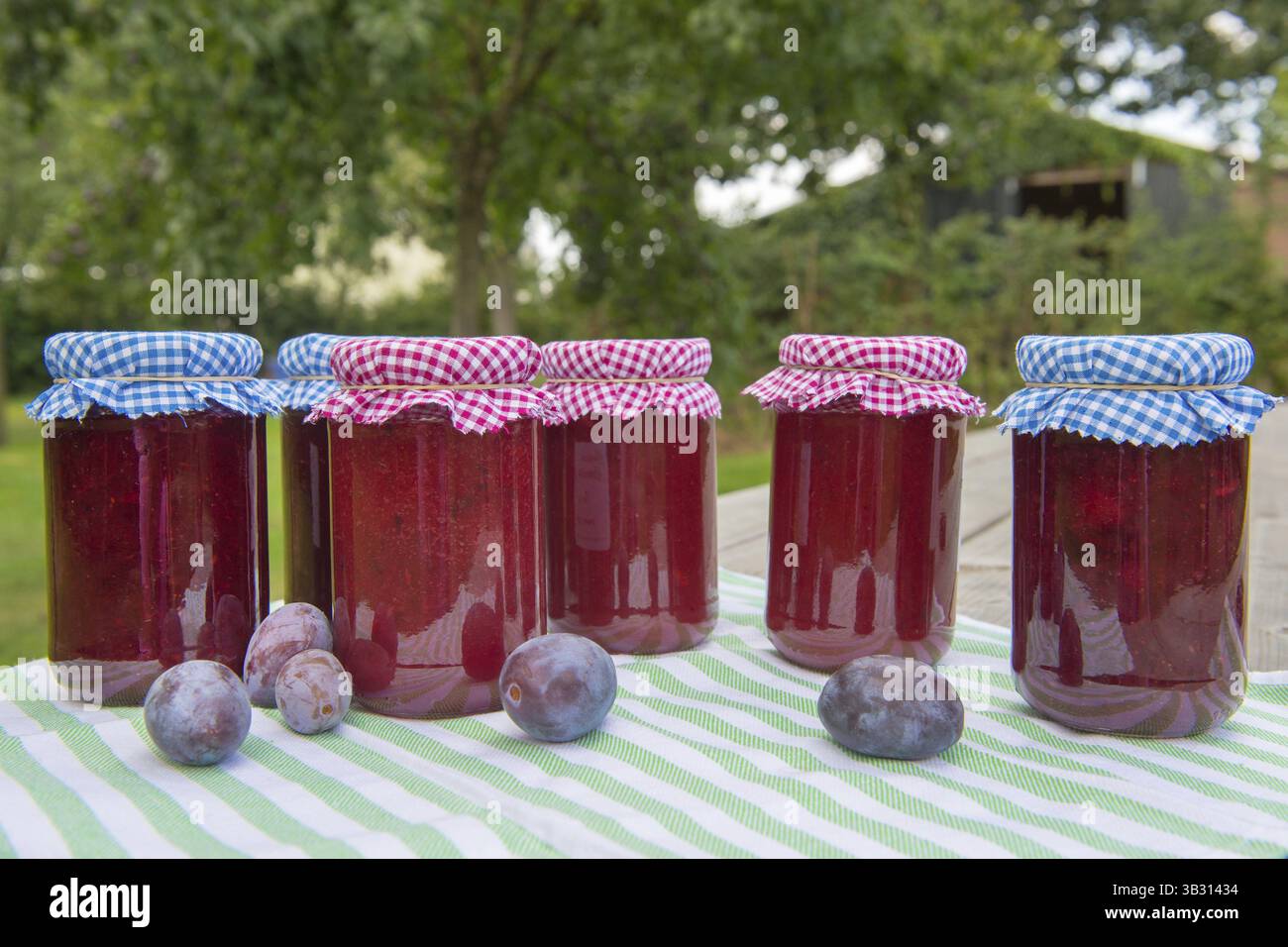 Homemade glass pots jam with fresh fruit in the orchard Stock Photo - Alamy
