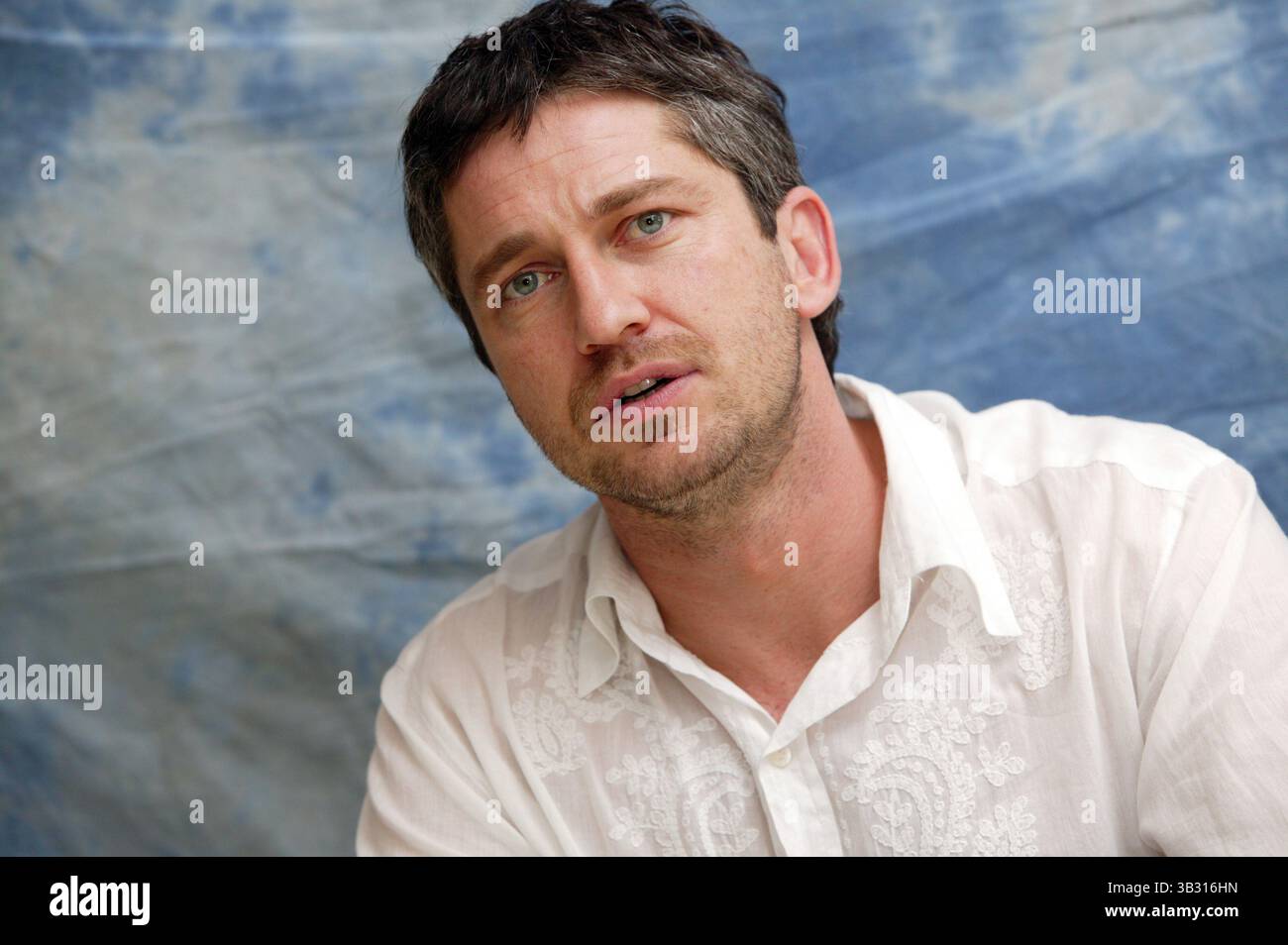 November 16, 2004 - U.S. - Gerard Butler promoting ''The Phantom of the ...