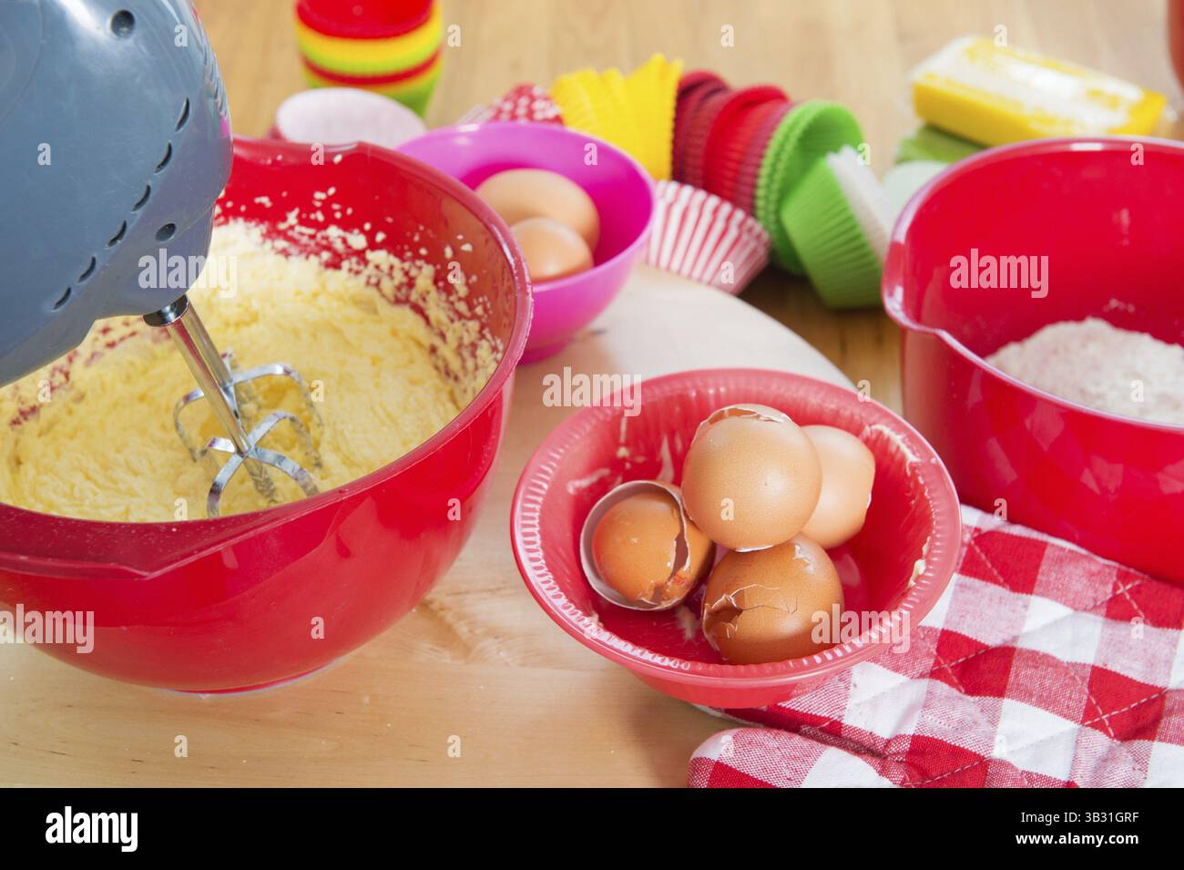 Baking cupcakes with metal form and paper models Stock Photo - Alamy