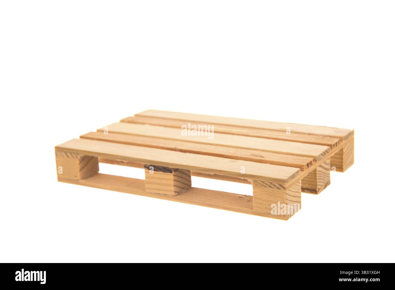 Single wooden pallet isolated over white background Stock Photo - Alamy