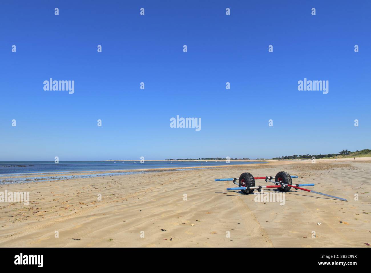 Ile de Re - Beach cart at La Couarde sur mer Stock Photo - Alamy