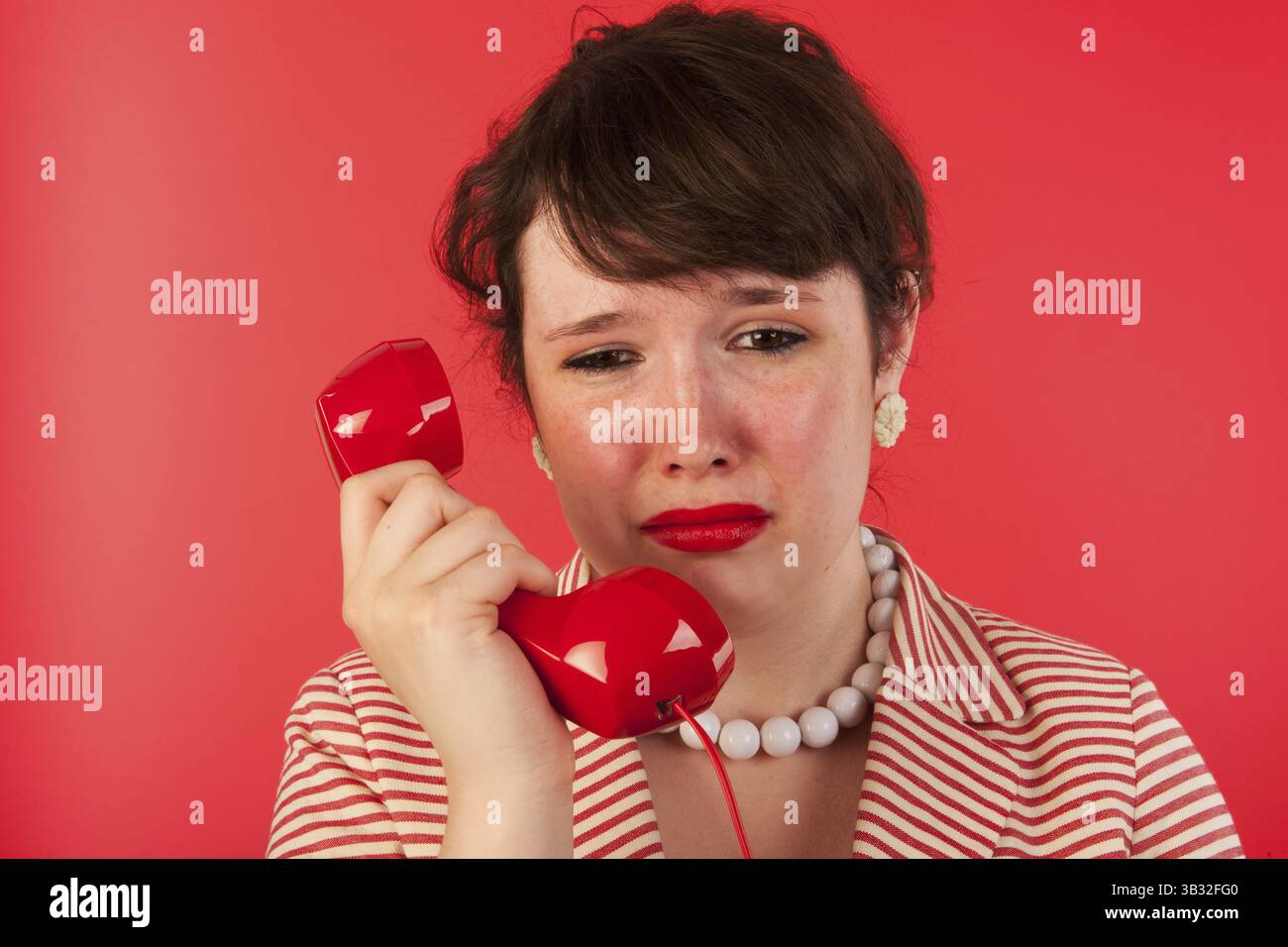 Woman crying while having a sad phone call Stock Photo - Alamy