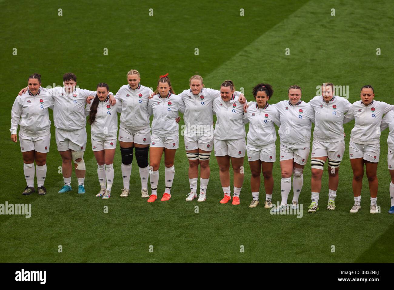 Caption: London, UK. 26th April 2025. Red Roses line up for the ...
