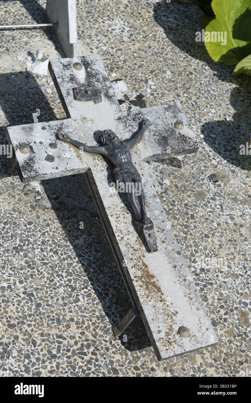 Old French grave with cross Stock Photo - Alamy