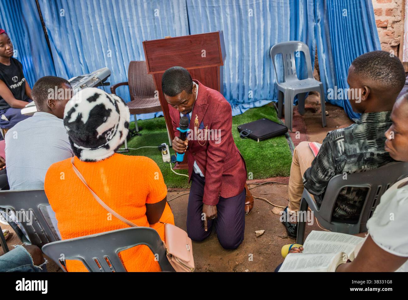 African mass in Katanga slum, Kampala, Uganda, Africa Stock Photo - Alamy