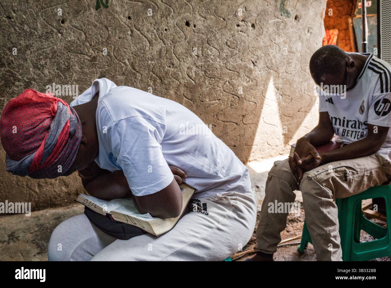 African mass in Katanga slum, Kampala, Uganda, Africa Stock Photo - Alamy