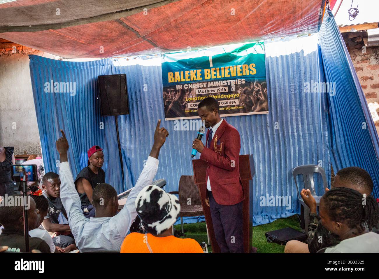 African mass in Katanga slum, Kampala, Uganda, Africa Stock Photo - Alamy