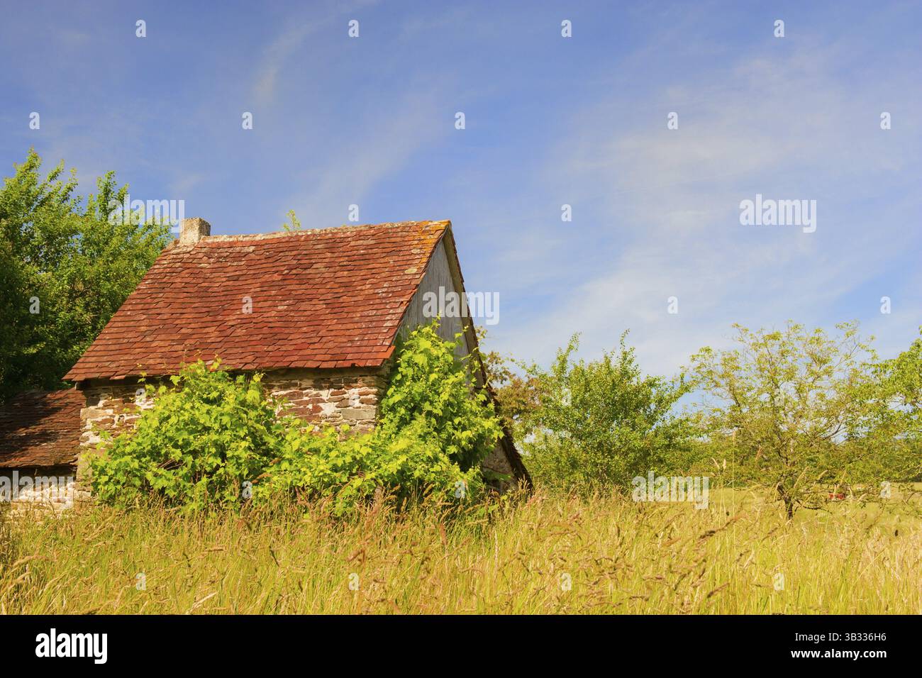 Typical french landscape houses hi-res stock photography and images - Alamy