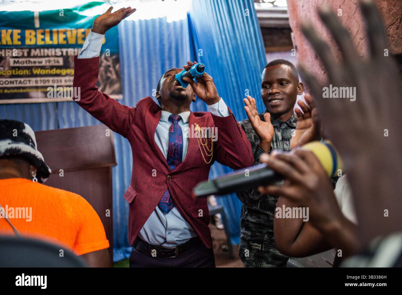 African mass in Katanga slum, Kampala, Uganda, Africa Stock Photo - Alamy