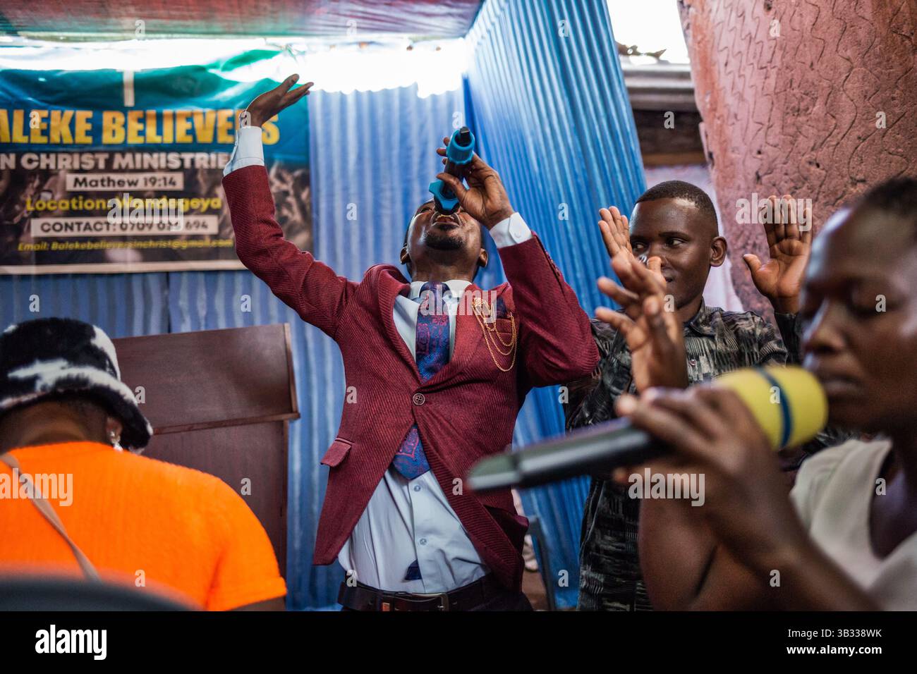 African mass in Katanga slum, Kampala, Uganda, Africa Stock Photo - Alamy