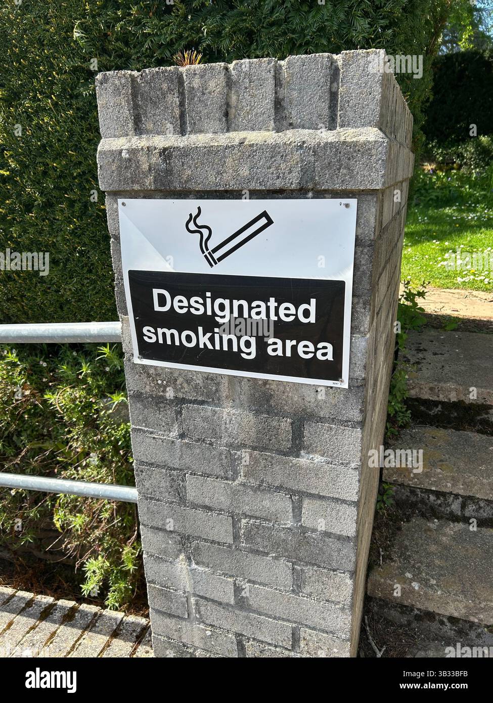 Designated Smoking Area sign Stock Photo - Alamy