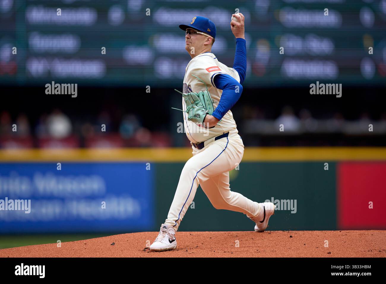 Seattle Mariners starting pitcher Logan Evens throws to a Miami Marlins ...