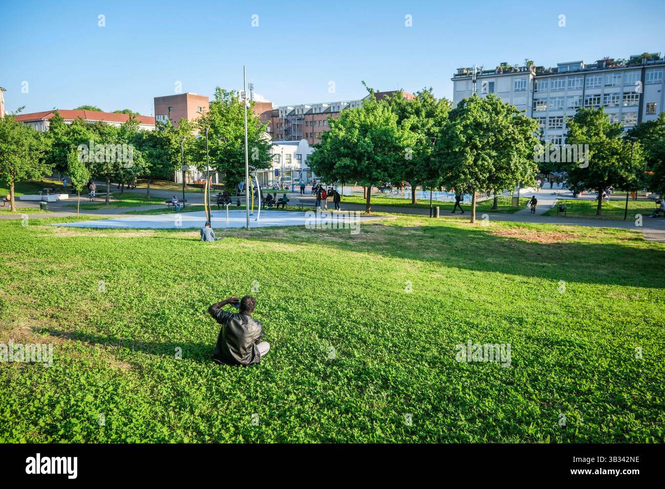 I giardini Maria Teresa di Calcutta tra Corso Vercelli e Corso Giulio ...