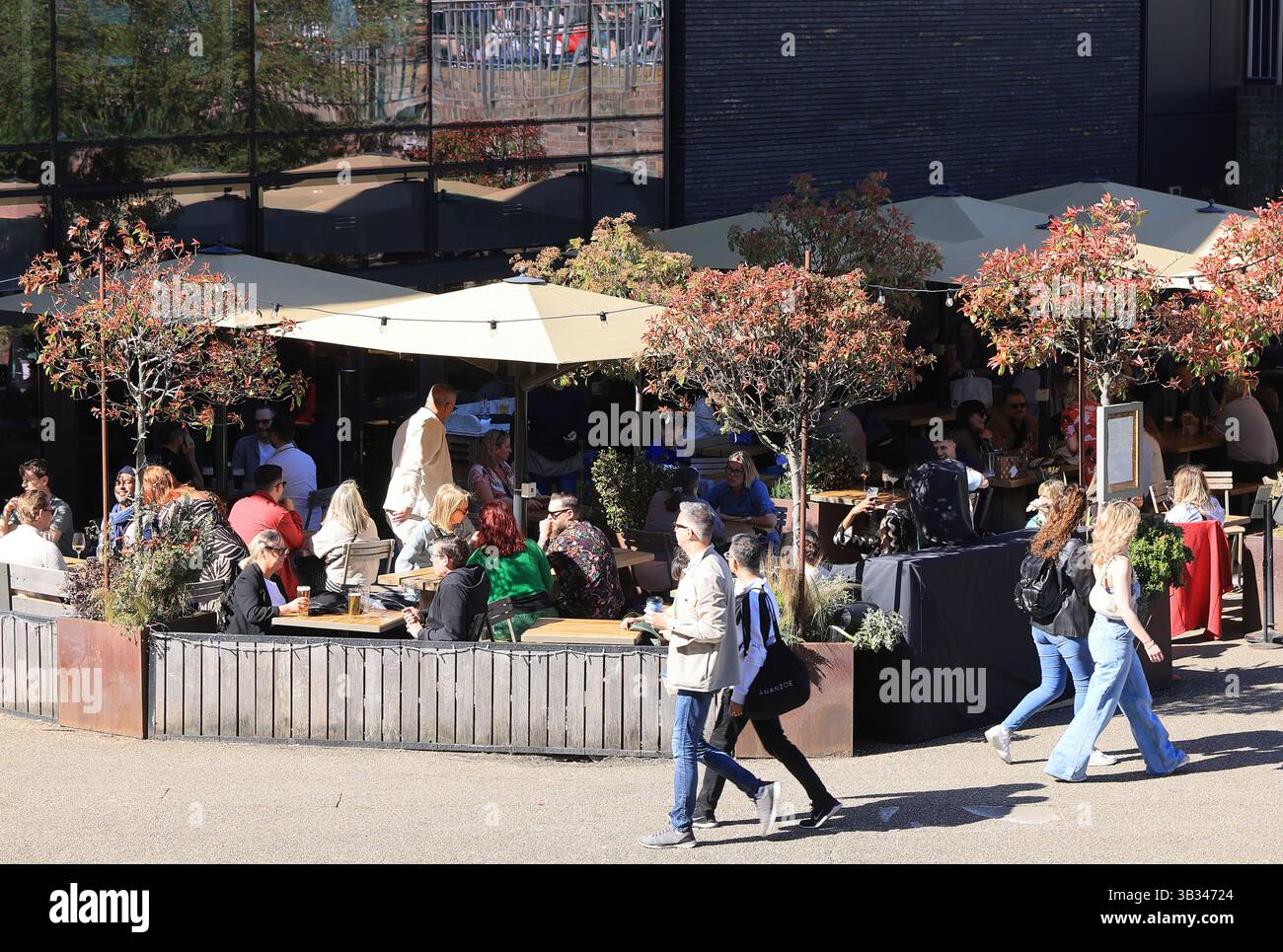 The Lighterman gastro pub in spring sunshine by Regents Canal on ...