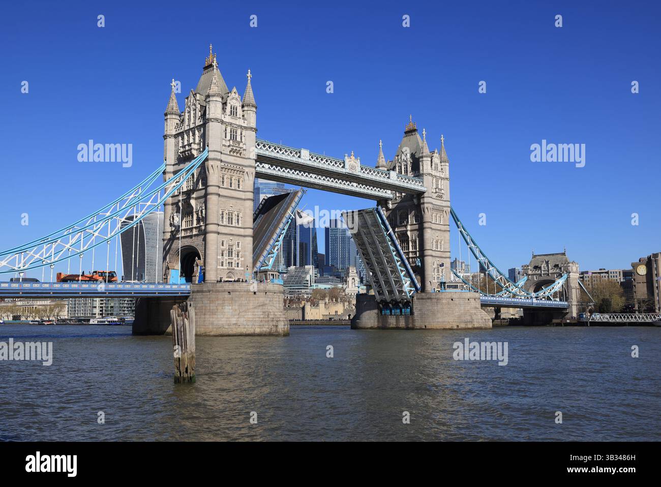 Tower Bridge opening for a large cruise ship to pass through, London ...