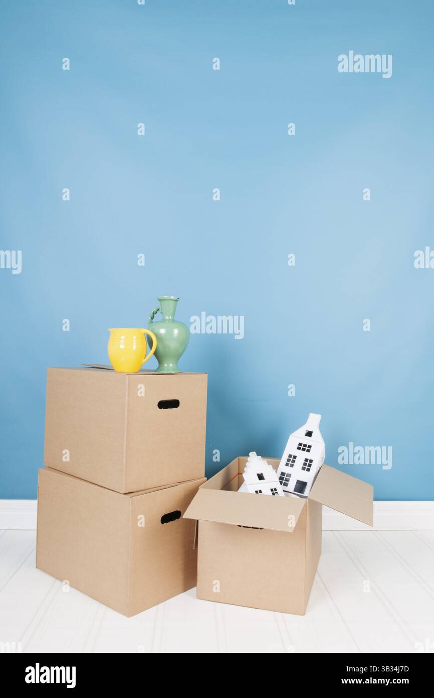 Removal house with boxes in interior Stock Photo - Alamy