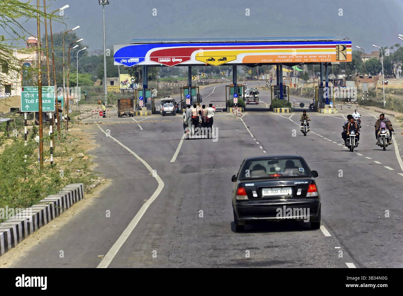 Jaipur, Rajasthan, North India, India, Asia, Busy motorway with ...