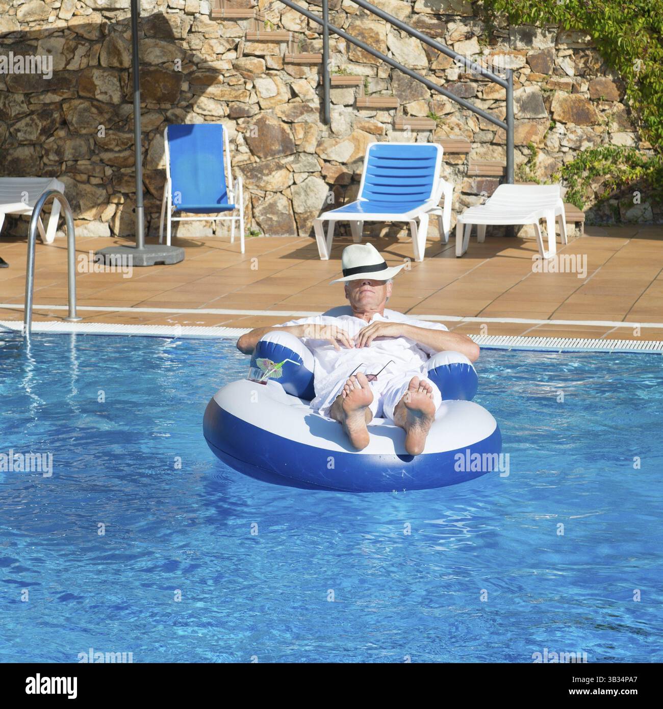 Guy relaxing in pool hi-res stock photography and images - Alamy