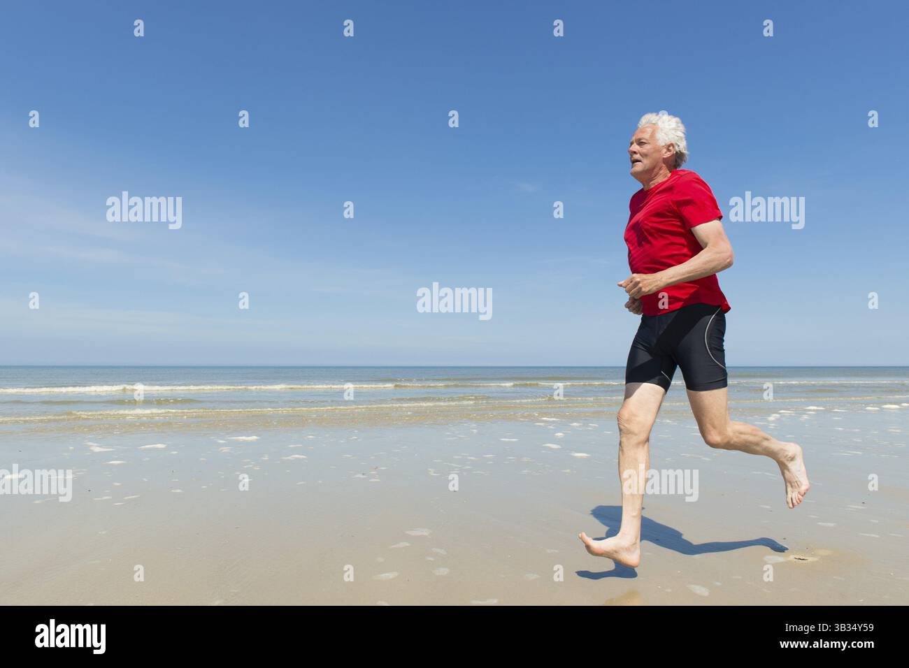 Elder man running at the beach Stock Photo - Alamy