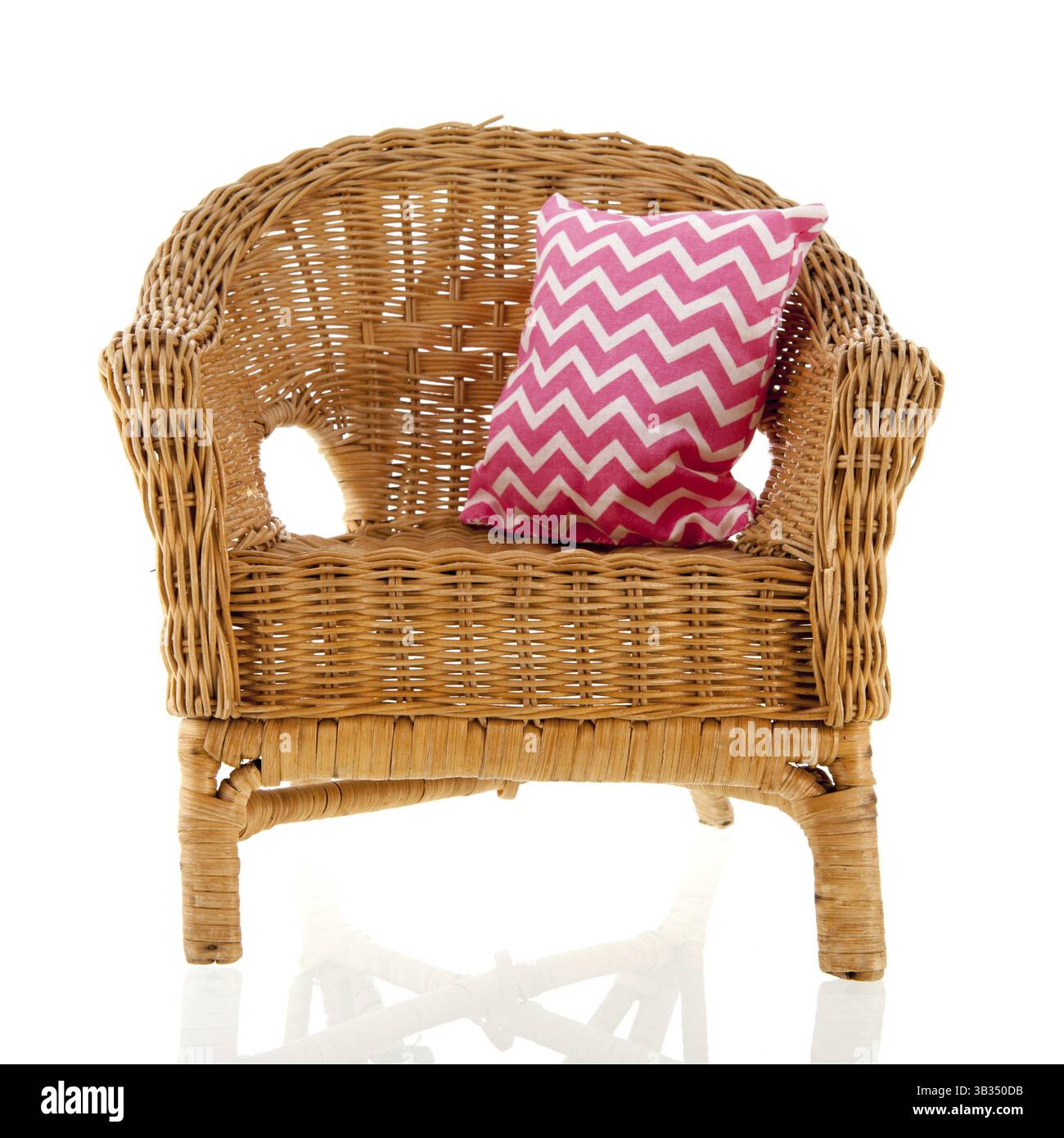 White wicker chairs hi-res stock photography and images - Alamy