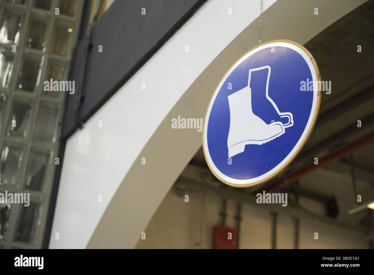 Prescription safety shoes only on sign Stock Photo - Alamy